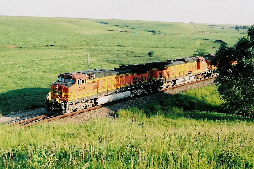BNSF 5329 east